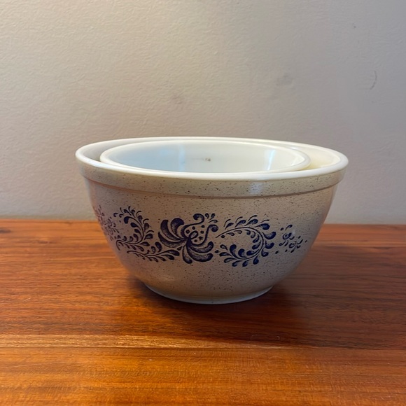 Pyrex | Kitchen | Vintage Pyrex Homestead Tan And Blue Mixing Bowls Set ...